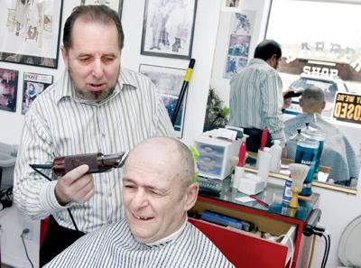 Haircut King shares the three techniques of barbers | News | dcourier.com