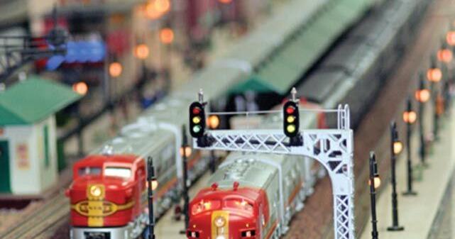Model train day begins with swap meet | News | dcourier.com
