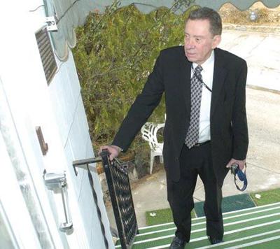 Ed Nixon returns to sign book about family history | News | dcourier.com