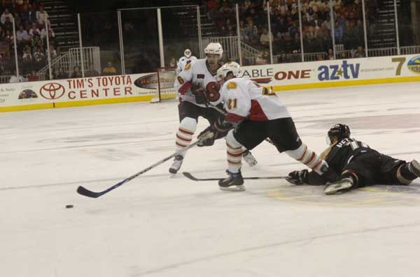Arizona Sundogs home opener, Oct. 20, 2007 | Photo Galleries | dcourier.com