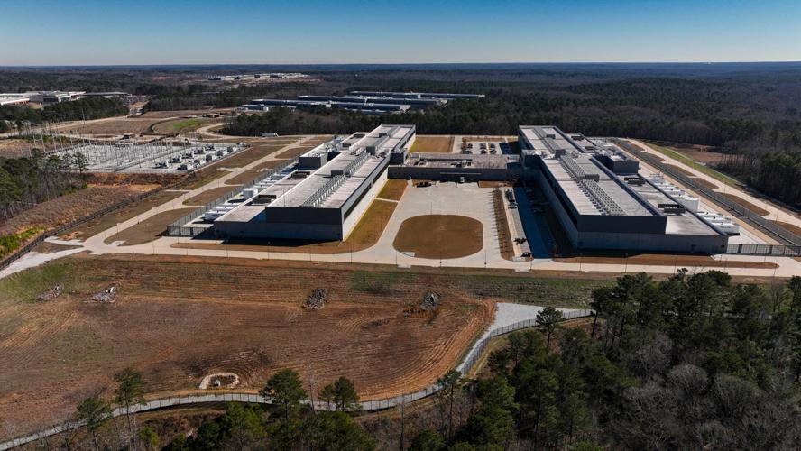Federal regulators back Trump's plan to speed power to energy-hungry AI ...