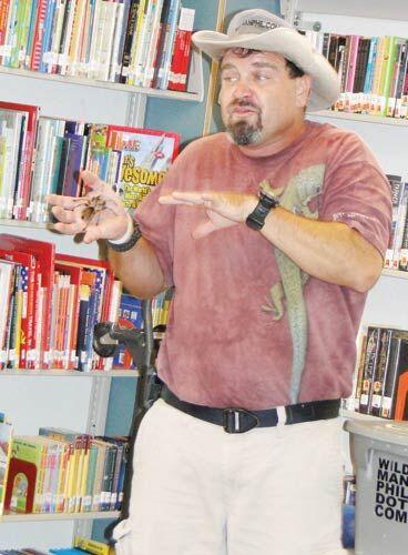 Wildman Phil is popular entertainer at library | Features | dcourier.com