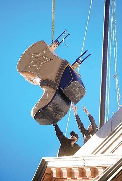 Prescott's Whiskey Row Boot Drop to ring in New Year | News | dcourier.com