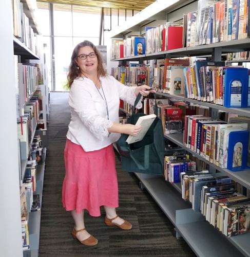 Prescott Valley library’s ‘Books on Wheels’ boon to homebound | News ...