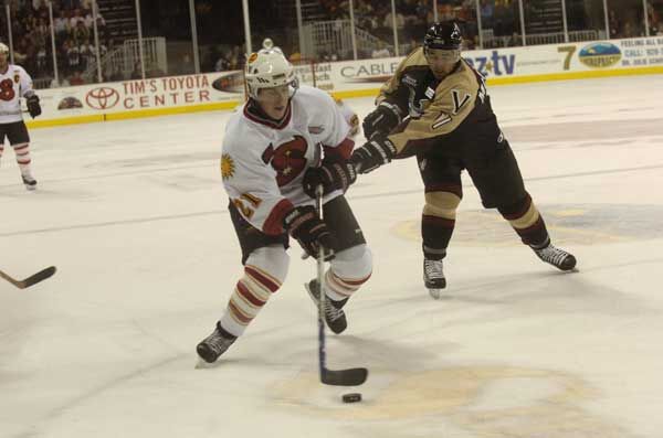 Arizona Sundogs home opener, Oct. 20, 2007 | Photo Galleries | dcourier.com