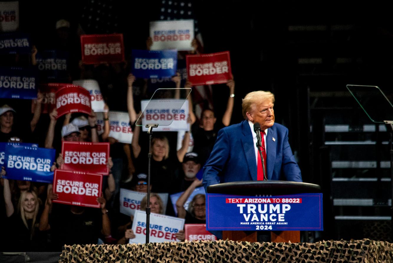 Former President Donald Trump packs Findlay Toyota Center for rally ...