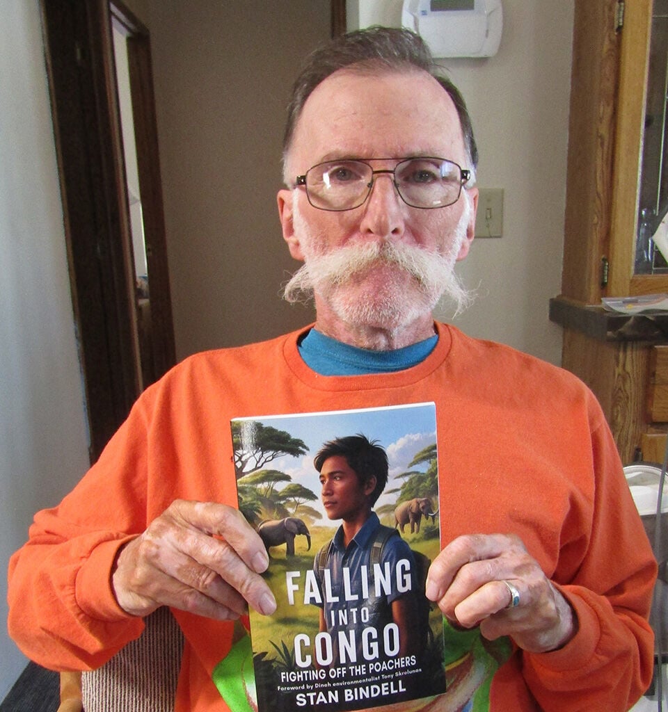 Prescott author introduces book | Features | dcourier.com