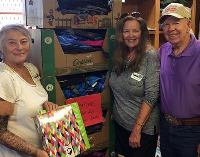 Smoki Museum: Volunteers, community help in Navajo backpack drive ...