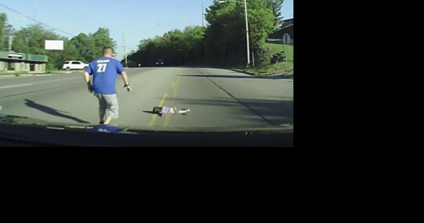 Dashcam video captures 4-year-old's fall off bus | Odd & Interesting ...