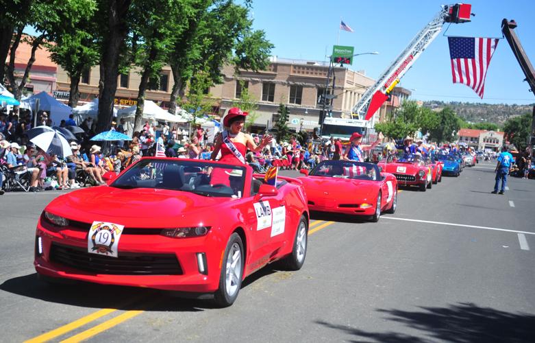 Rodeo legend Clyde Allred leads rodeo parade | Archives | dcourier.com