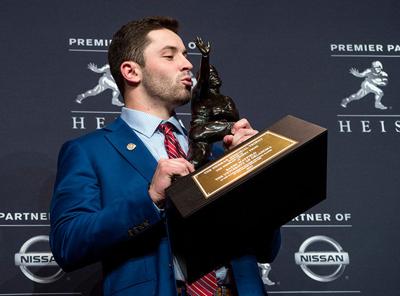 Oklahoma’s Mayfield takes Manning Award | Sports | dcourier.com