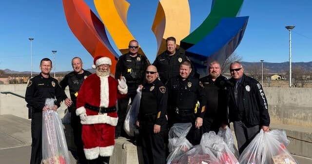 Photo: Santa and police deliver toys | News | dcourier.com