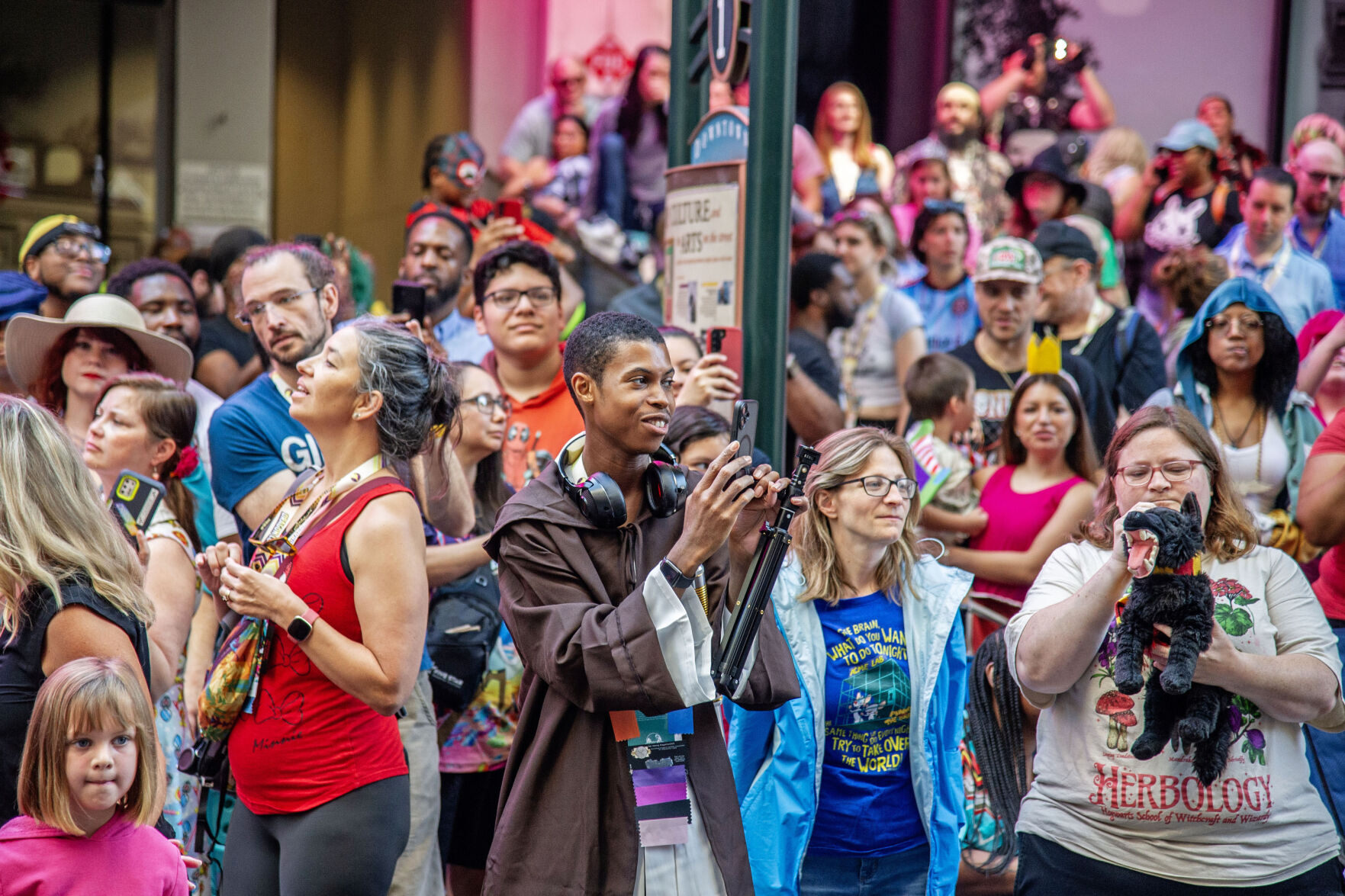 (PHOTOS) 2025 Dragon Con Parade rolls through Atlanta | Photo Galleries ...