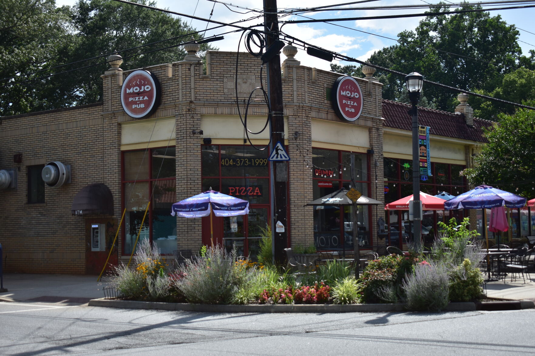 Oakhurst restaurant receives an unexpected delivery | Decatur ...