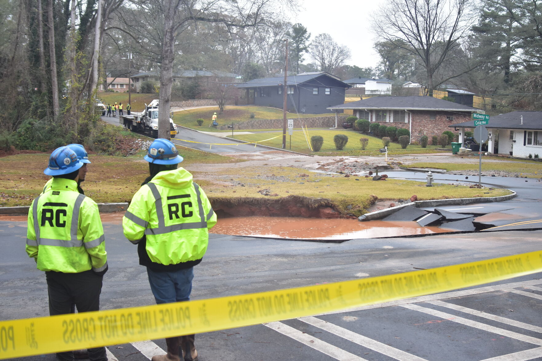 DeKalb County repairing water main break at Midway Road | Decatur ...