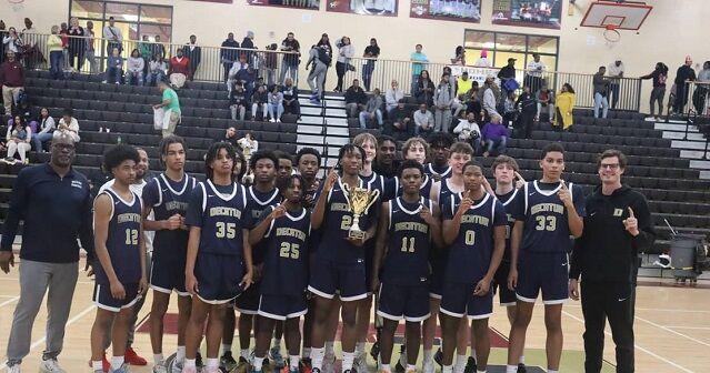 Decatur High boys basketball team repeats as region champ | DeKalb ...