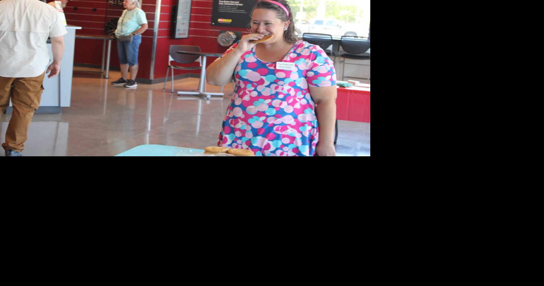 Sno-cones first, then cookie | | deltacountyindependent.com