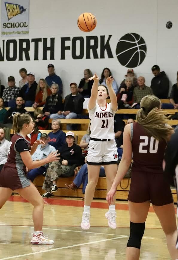 North Fork girls escape with last-second win; boys dominate in 2-0 week ...