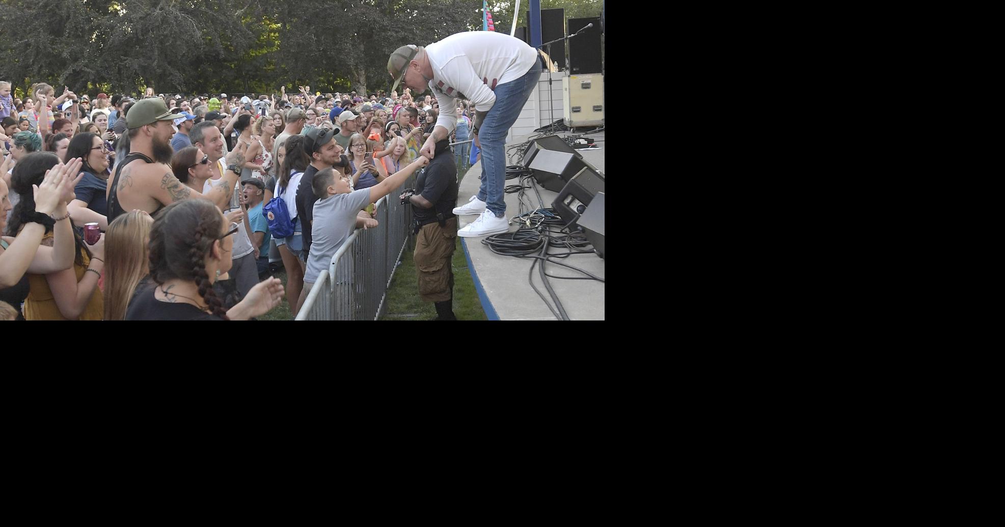 Smash Mouth concert draws big crowds
