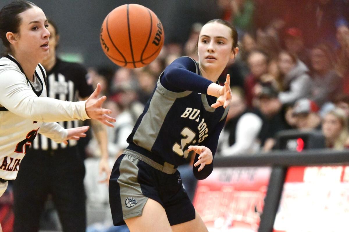 Key girls basketball showdown between Bulldogs and RedHawks