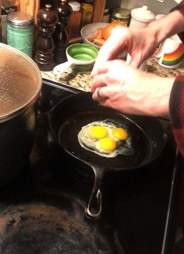 Triple-yolker egg a 1-in-this-many-million surprise for Albany man