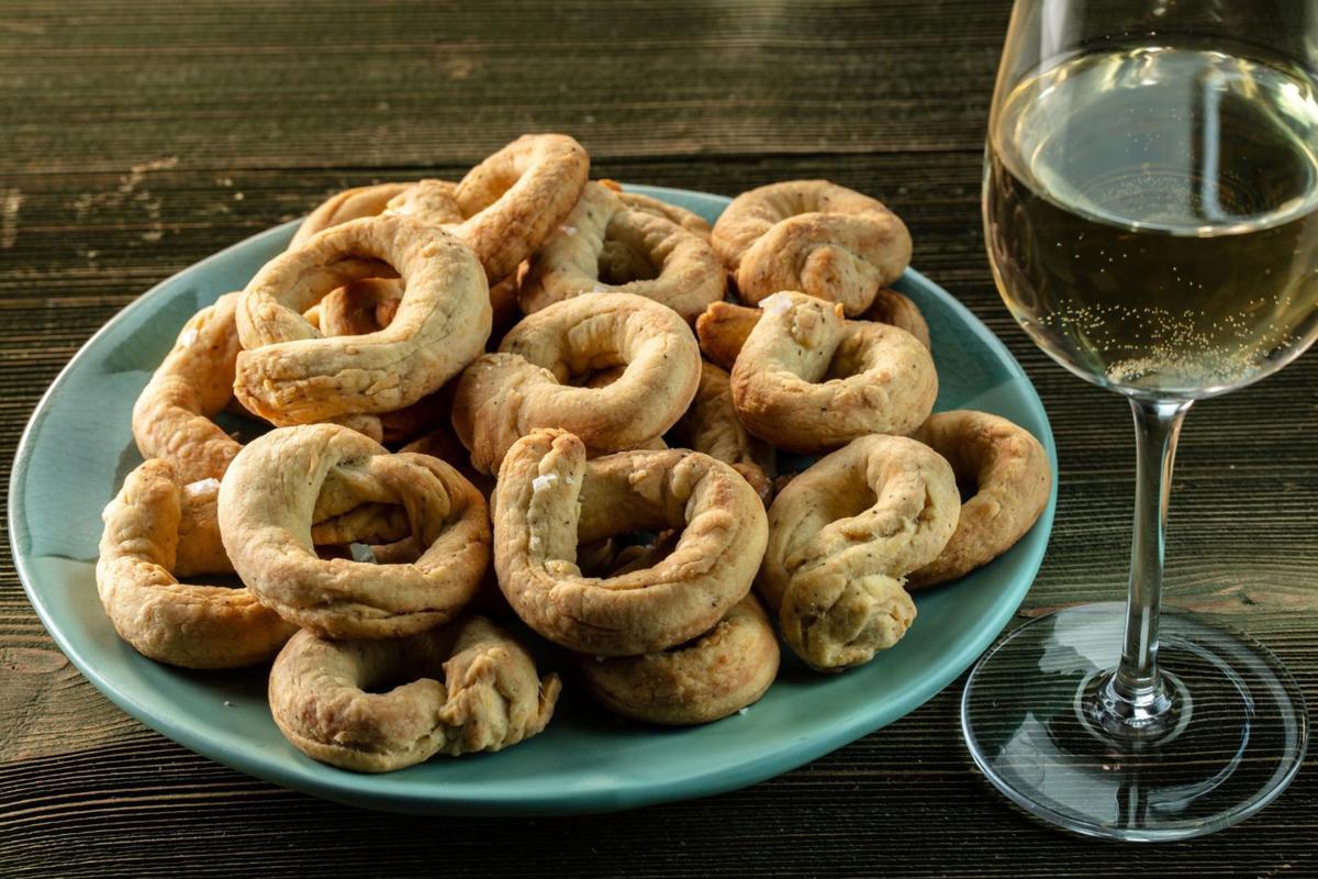 How to make the crispy Italian snack taralli