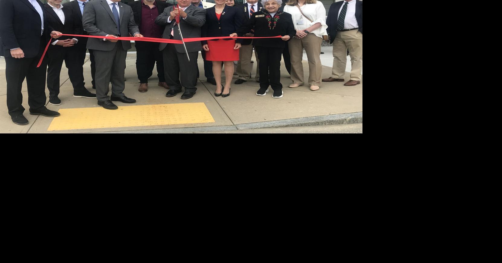 Derry celebrates grand opening of new liquor/wine outlet | | derrynews.com