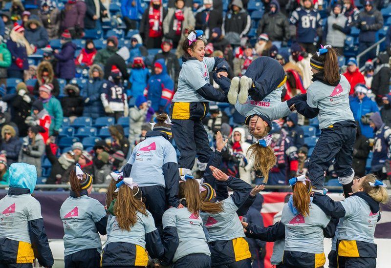 Wolverines cheer at Gillette Stadium | Sports | derrynews.com