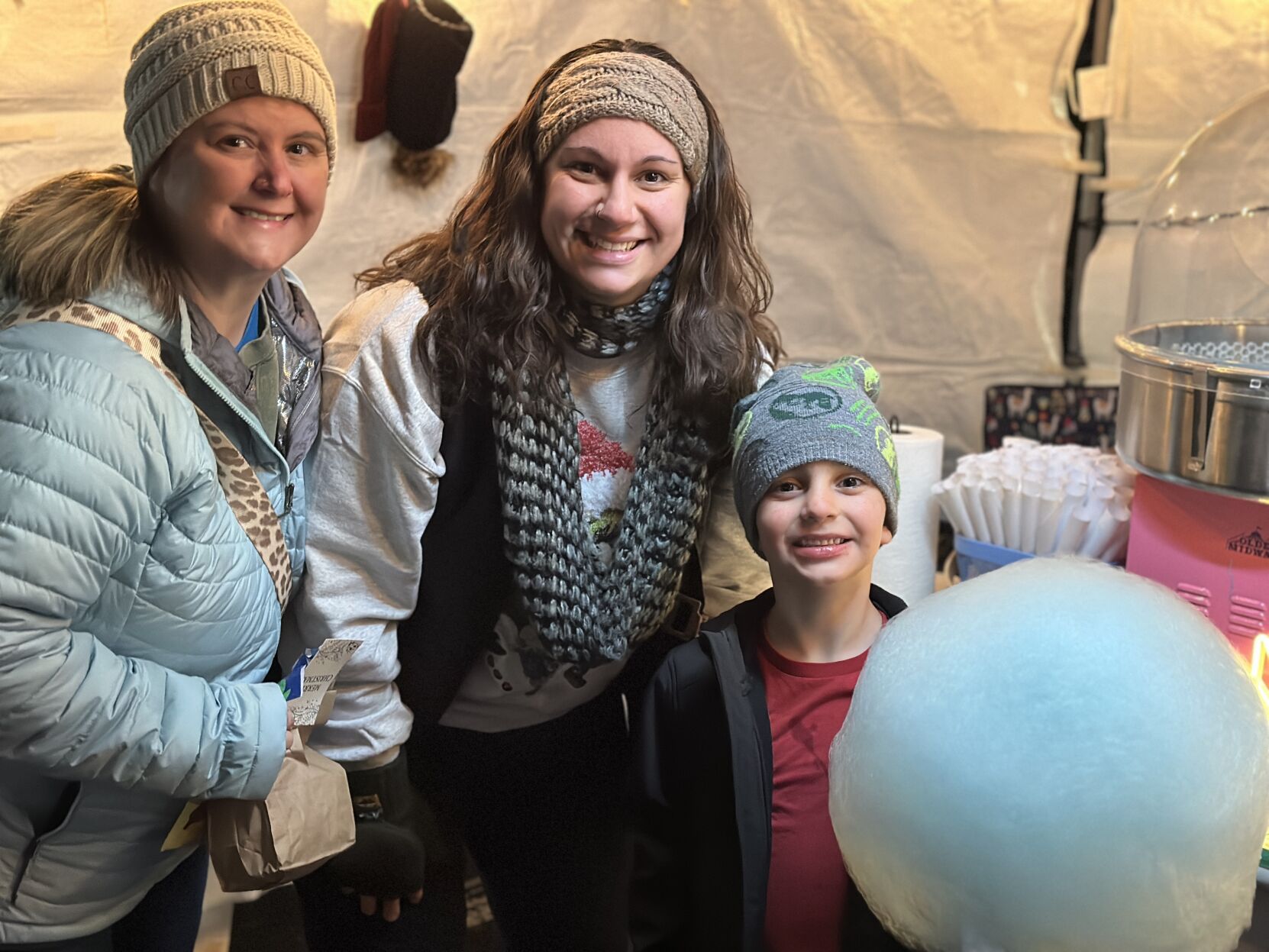 Olive Branch braves cold and rain to light Christmas tree | News ...