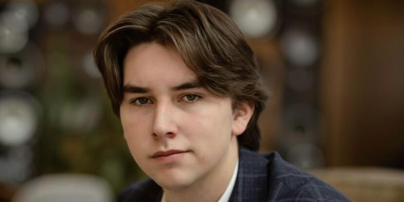 Flores overcame broken collarbone to gain admittance to US Naval ...