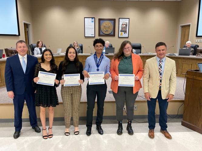 School district names top students for graduation | News | desototimes.com