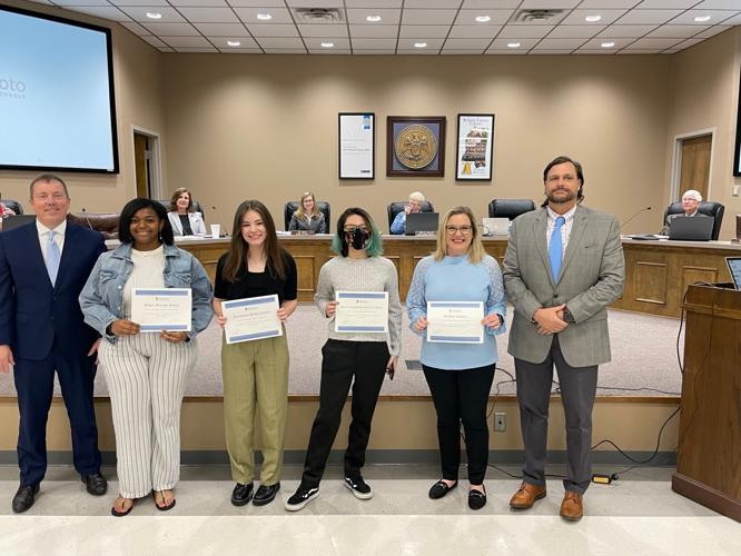 School district names top students for graduation | News | desototimes.com