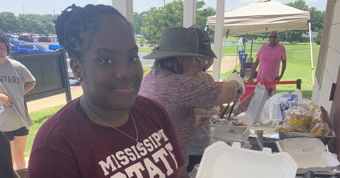 Horn Lake High School Band Boosters hold fish fry for scoreboard | News ...
