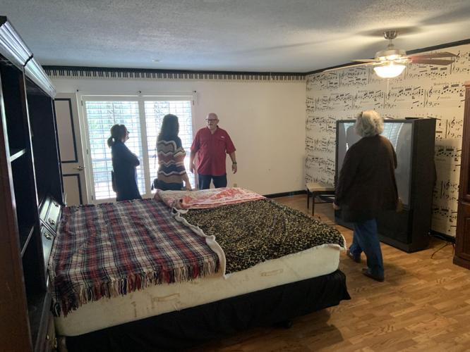 Realtors get inside look at home of Jerry Lee Lewis during open house ...