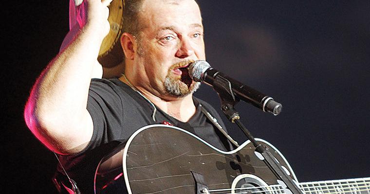 Crowd brings Cagle to tears | News | douglas-budget.com