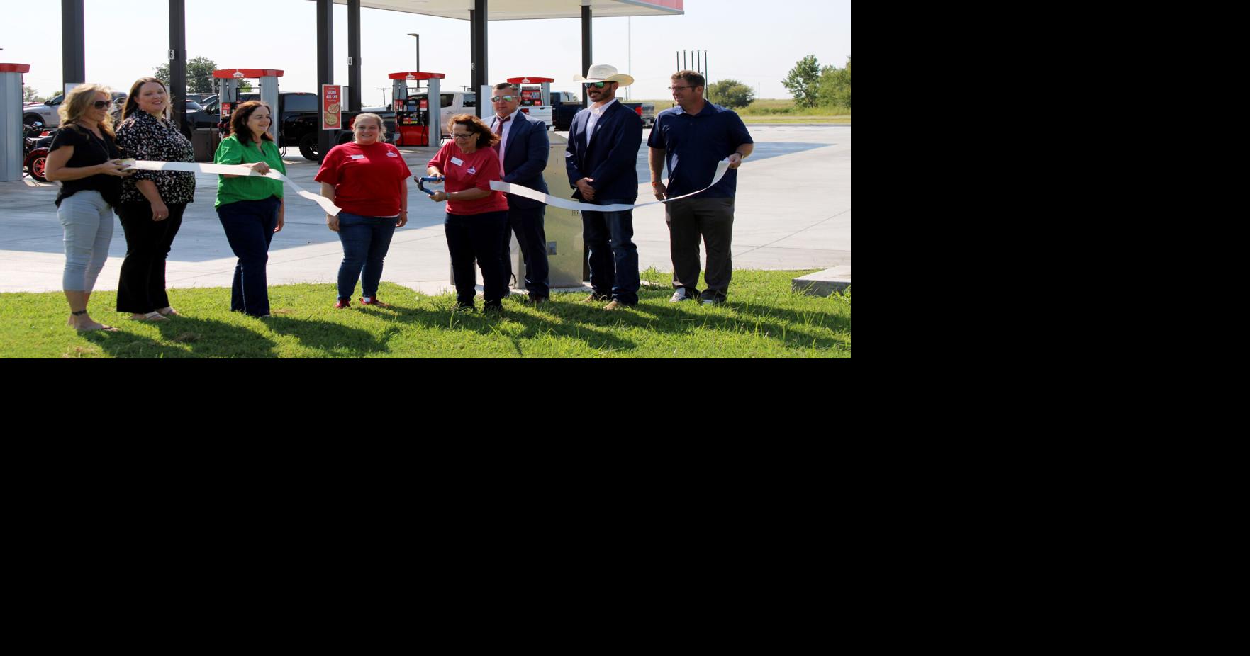 Casey’s celebrates ribbon cutting in Marlow | News | duncanbanner.com