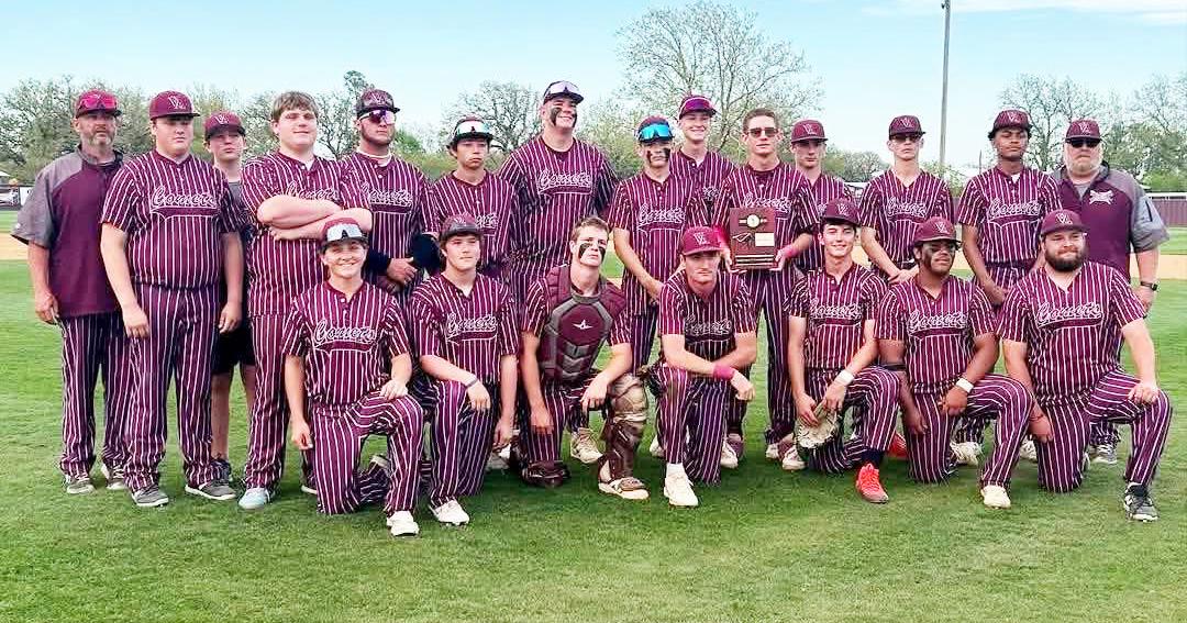 Comets easily dispatch Maud for district title | Sports | duncanbanner.com