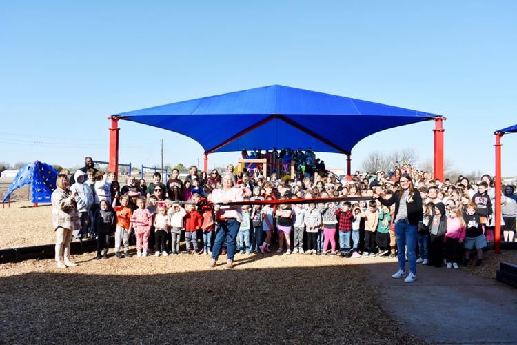 Comanche Elementary unveils new playground | Community | duncanbanner.com