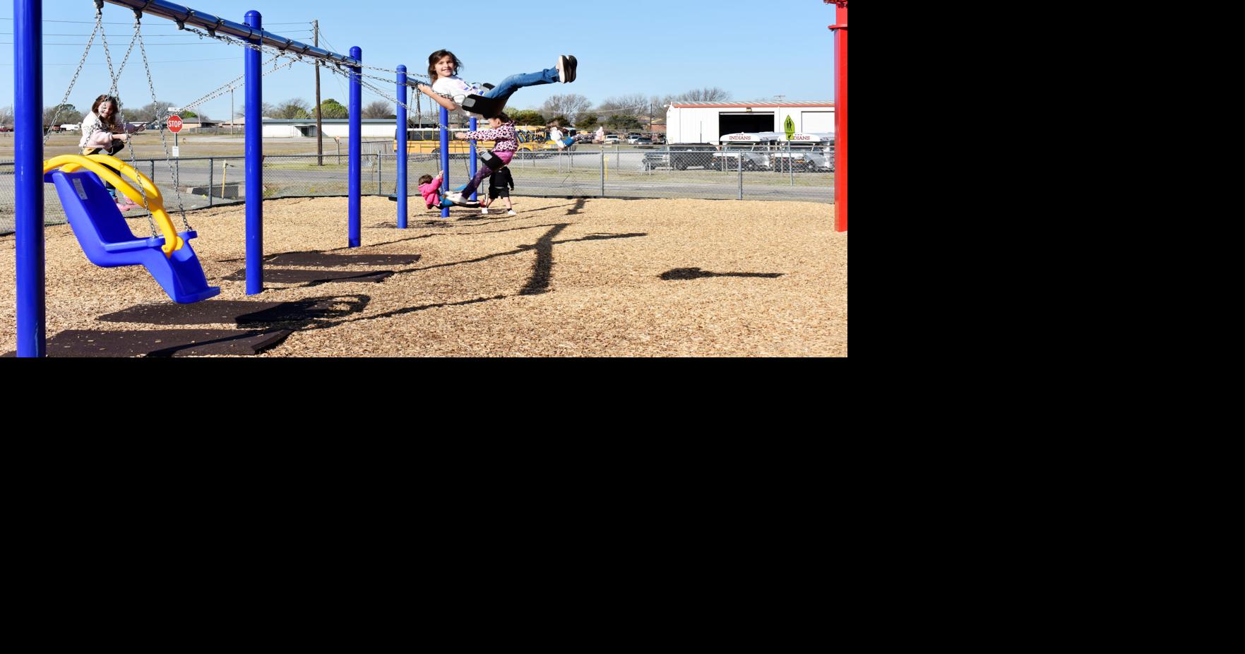 Comanche Elementary unveils new playground | Community | duncanbanner.com