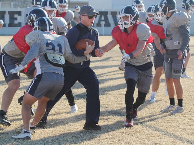 Outlaws looking for playoff win at home | Sports | duncanbanner.com