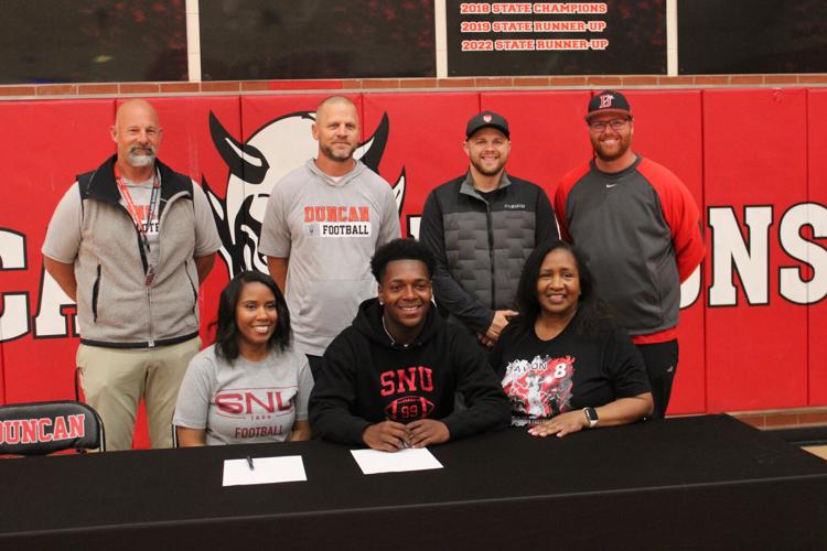 Tavion Holland signs with SNU for football | Sports | duncanbanner.com
