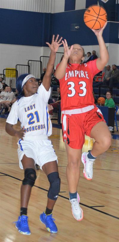 Lady Bulldogs win with restricted lineup | Sports | duncanbanner.com