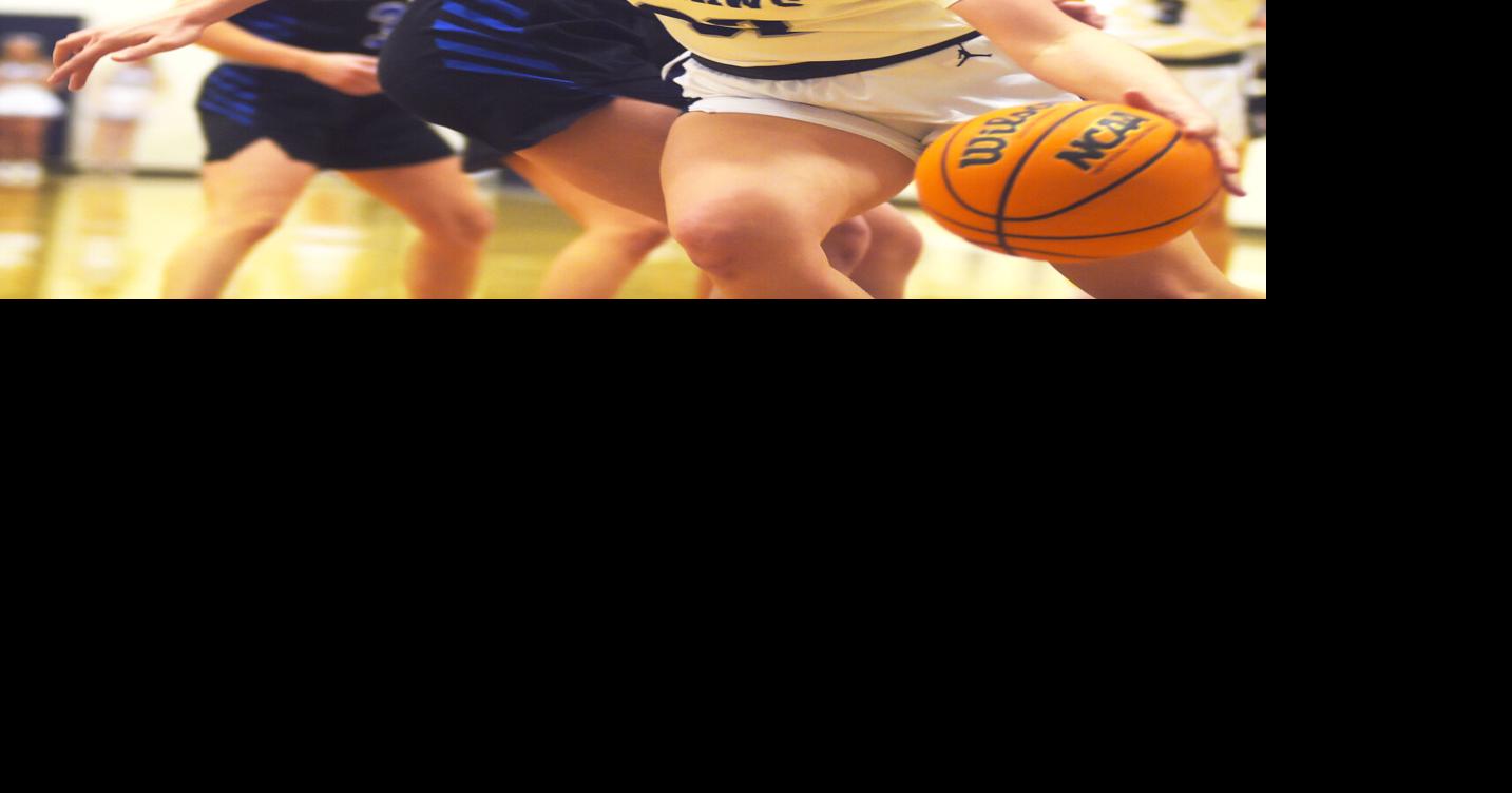 Lady Outlaws pull ahead in second half | Sports | duncanbanner.com