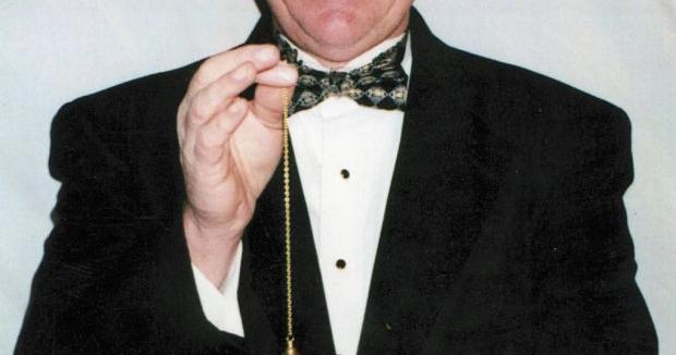 Hypnotist helps Toy Shop | Local News | duncanbanner.com
