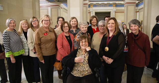 Darcy Reeves receives Governor’s Art Award | Community | duncanbanner.com