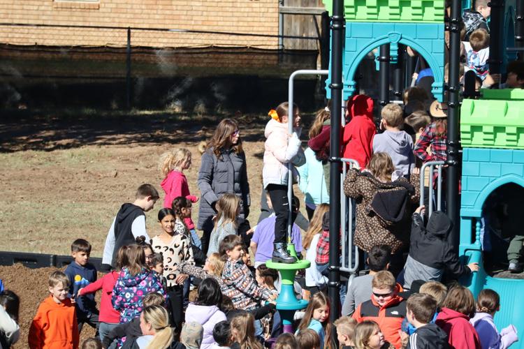 Duncan elementary kids see new playground equipment | | duncanbanner.com
