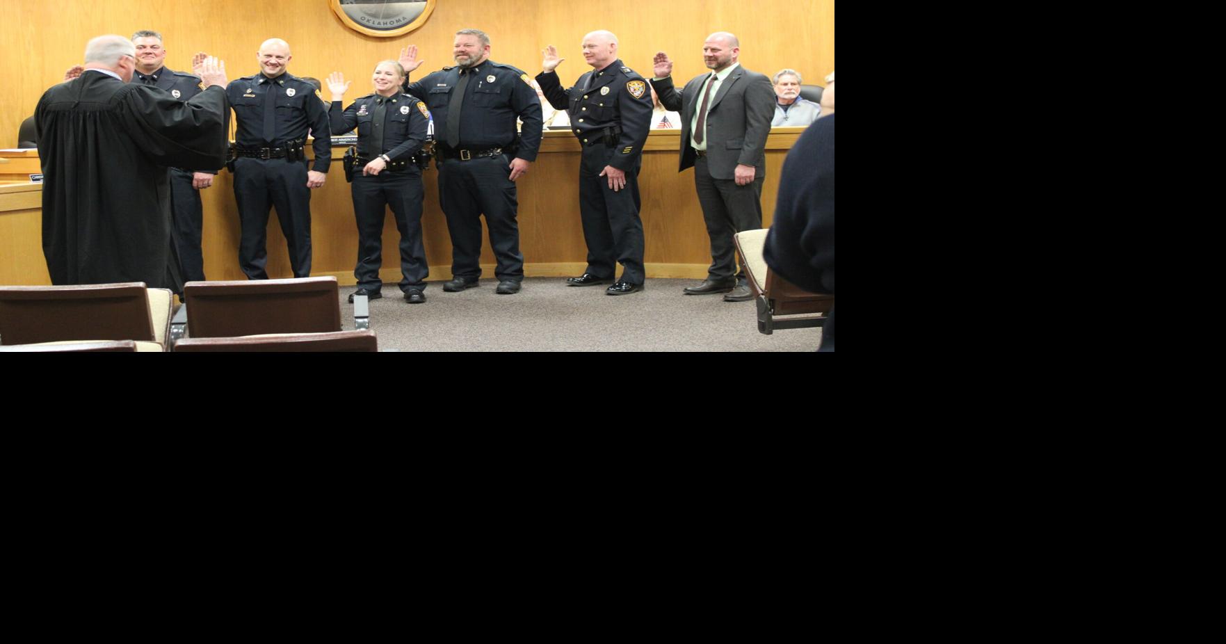 Duncan officers swear into new positions | Community | duncanbanner.com