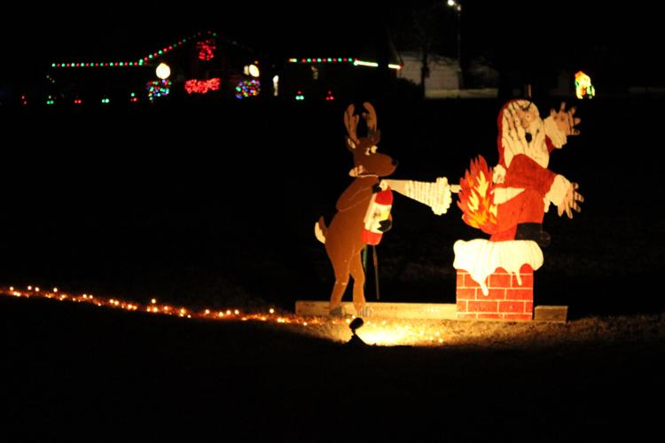 Local homeowner keeps Christmas tradition alive in his wife’s memory ...