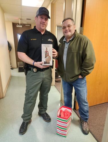 Community shows gratitude to Duncan Police with Christmas meal ...