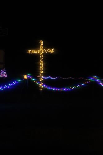 Local homeowner keeps Christmas tradition alive in his wife’s memory ...